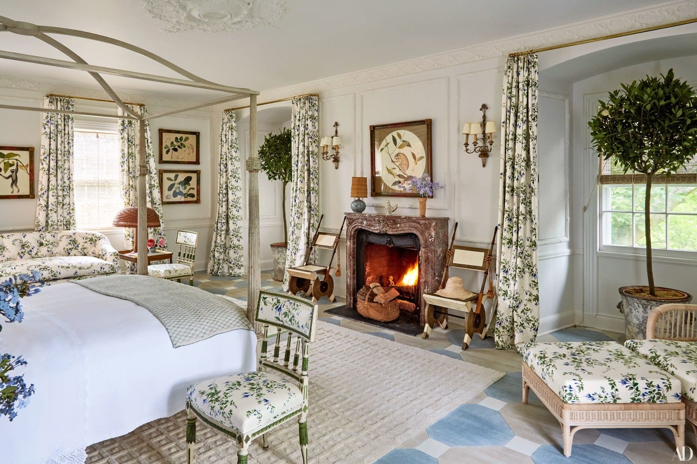 Tory Burch's Classic Southampton Home - The Glam Pad