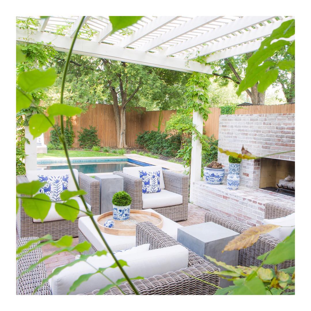 blue-white-backyard - The Glam Pad