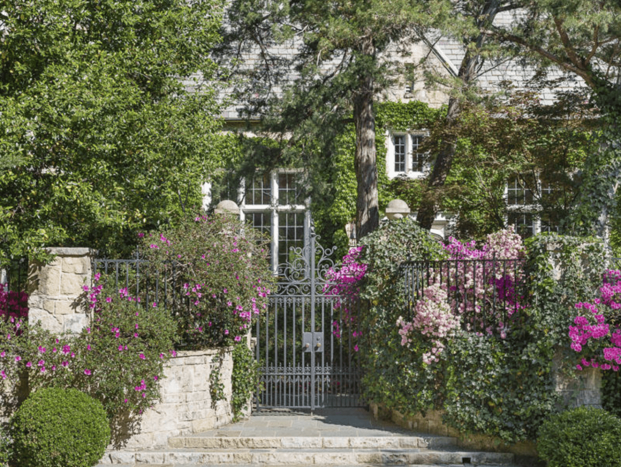 english-style-landscaping-garden - The Glam Pad