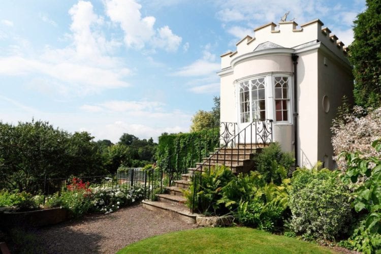 An Elegant Home and Garden in England - The Glam Pad