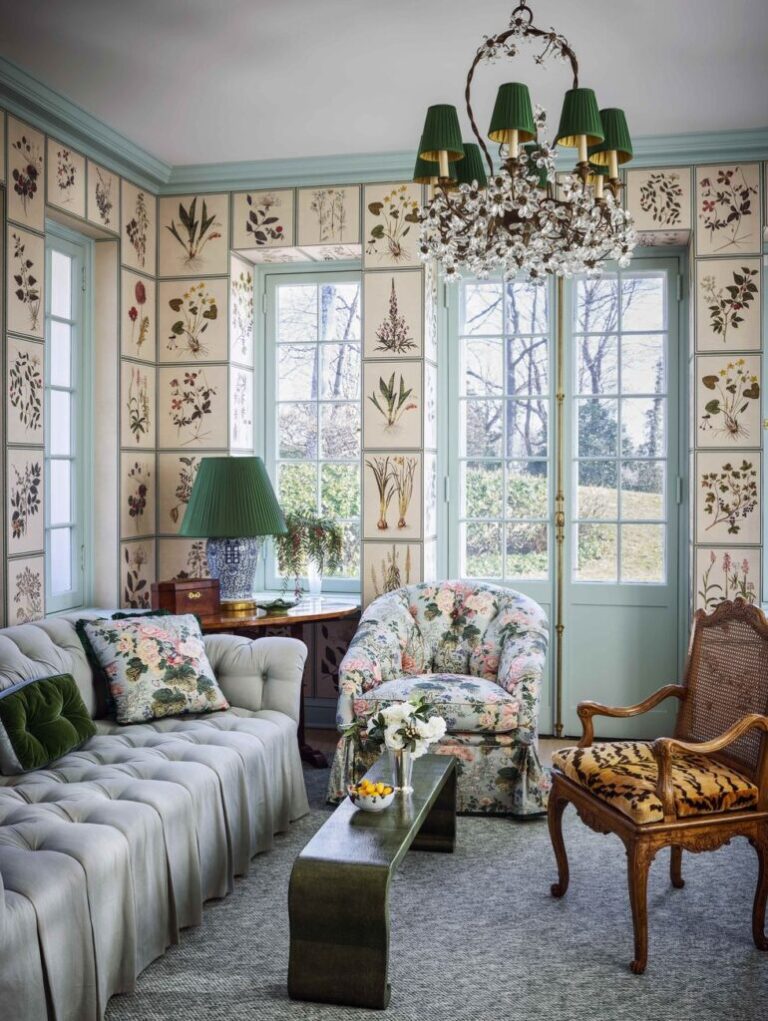 miles-redd-milner-office-gridded botanical wallpaper Iksel 16th-century ...