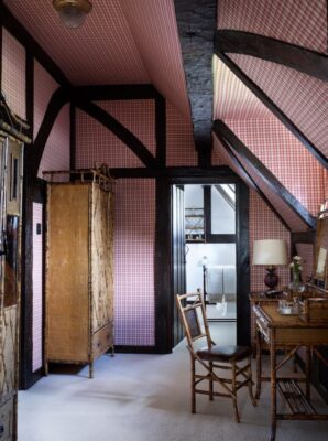 A Romantic English Country Home by Joy Moyler - The Glam Pad