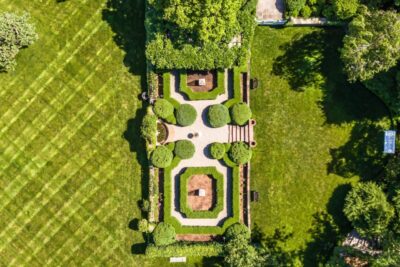 Susie Hilfiger's 18th Century Connecticut Farm for Sale - The Glam Pad