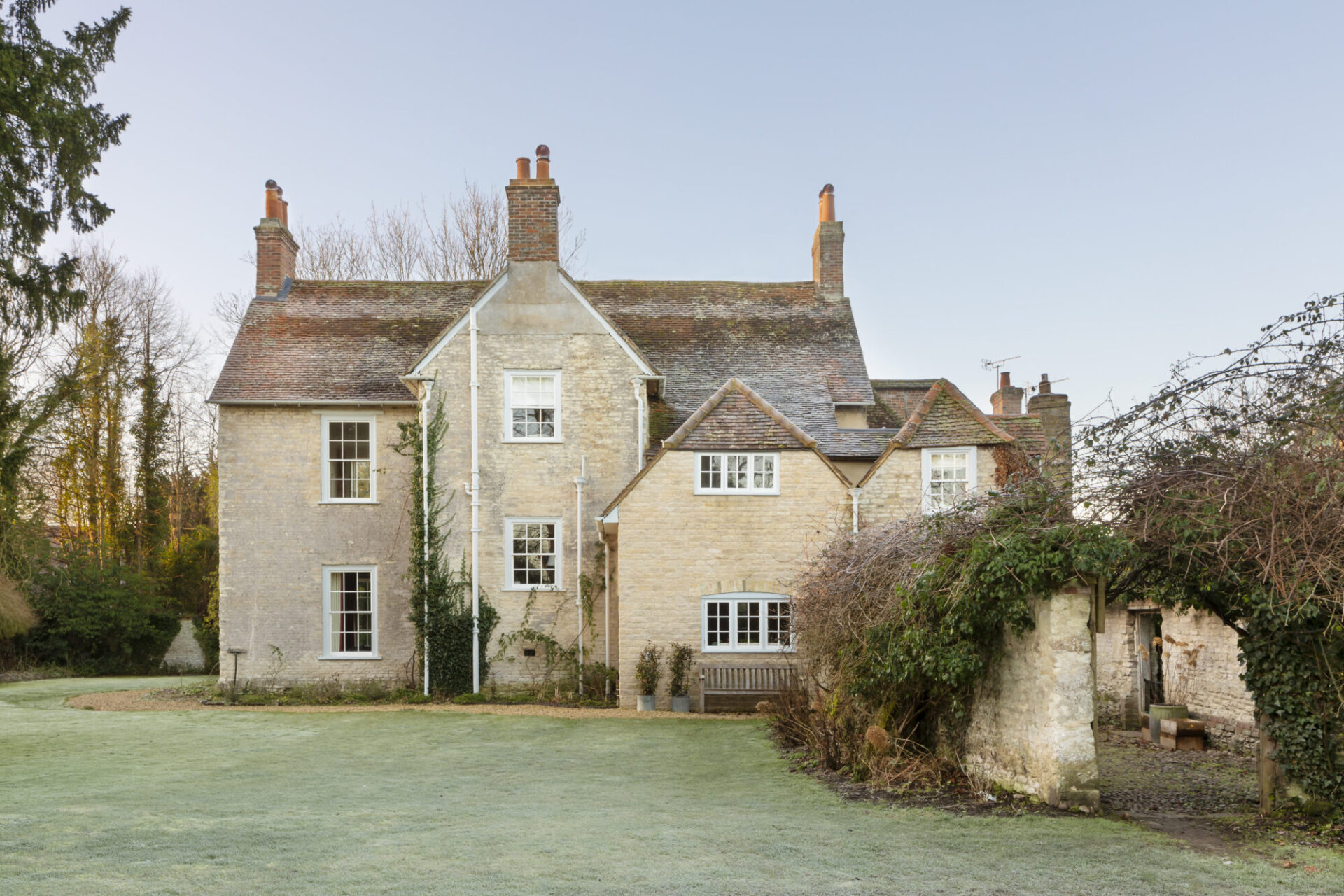 Samantha Todhunter’s 18th Century Oxfordshire Home - The Glam Pad