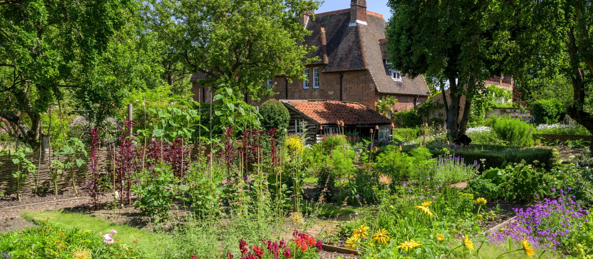 the-glam-pad-cut-flower-garden-red-house-william-morris-2 - The Glam Pad