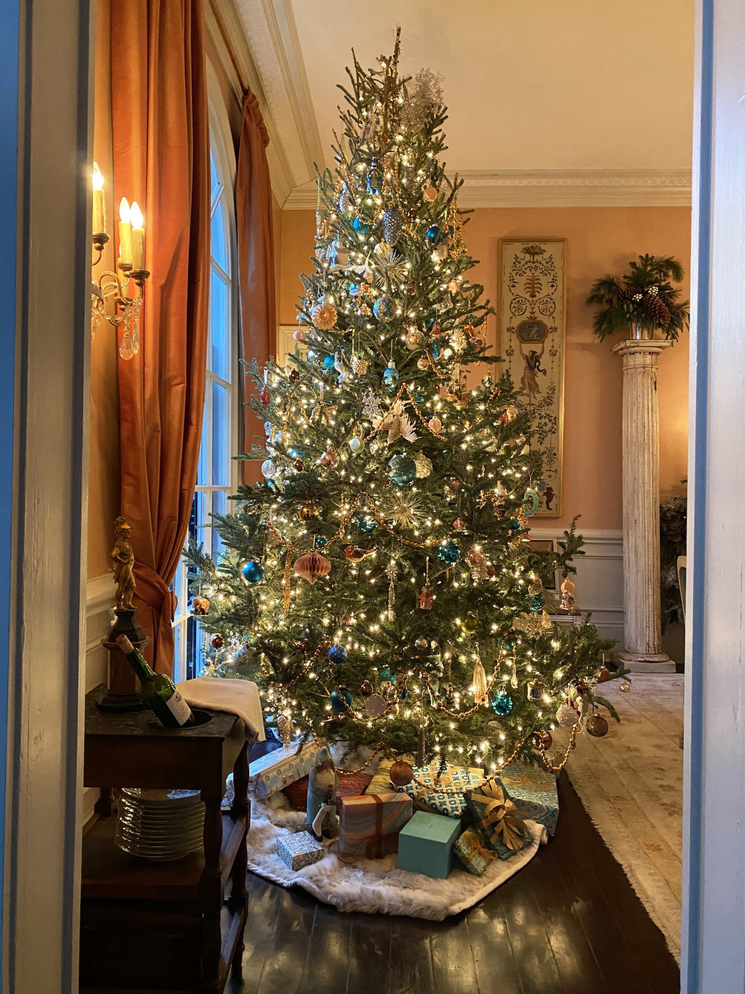 A Classical Shindig Christmas - The Glam Pad