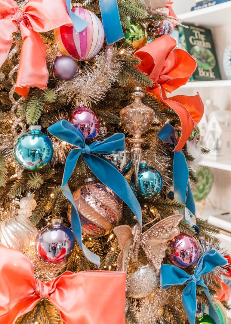 Laura Solensky's Traditional Christmas with a Twist - The Glam Pad