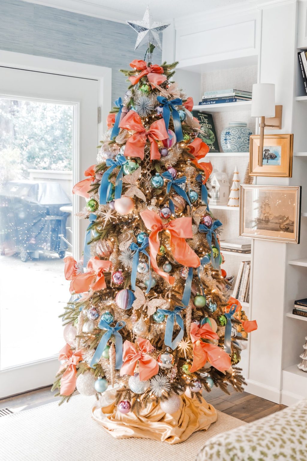 Laura Solensky's Traditional Christmas with a Twist - The Glam Pad