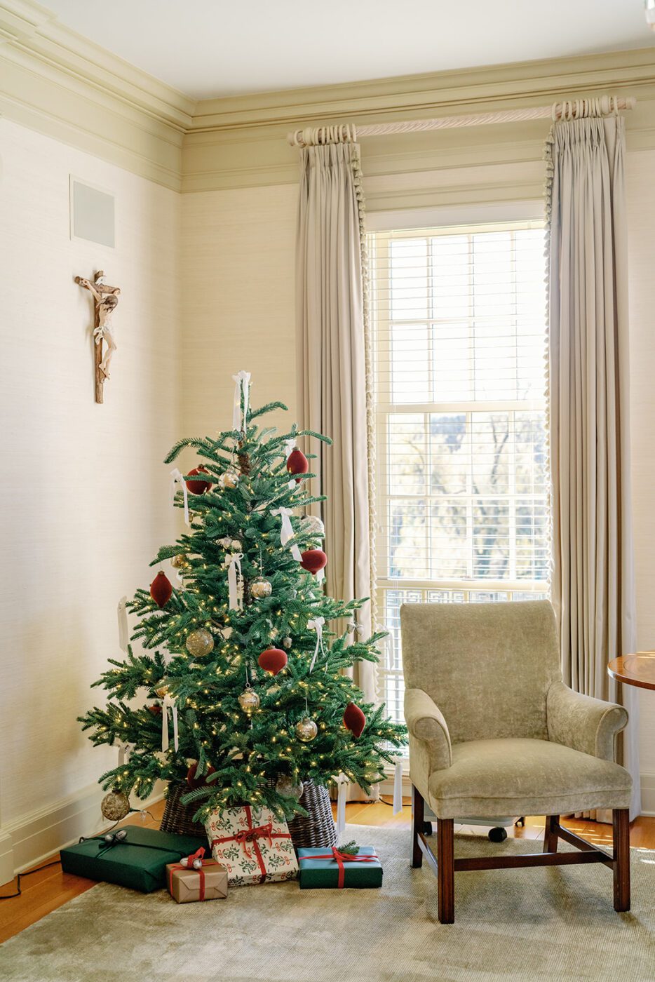 Classic Christmas Moments with Beth Helmstetter - The Glam Pad