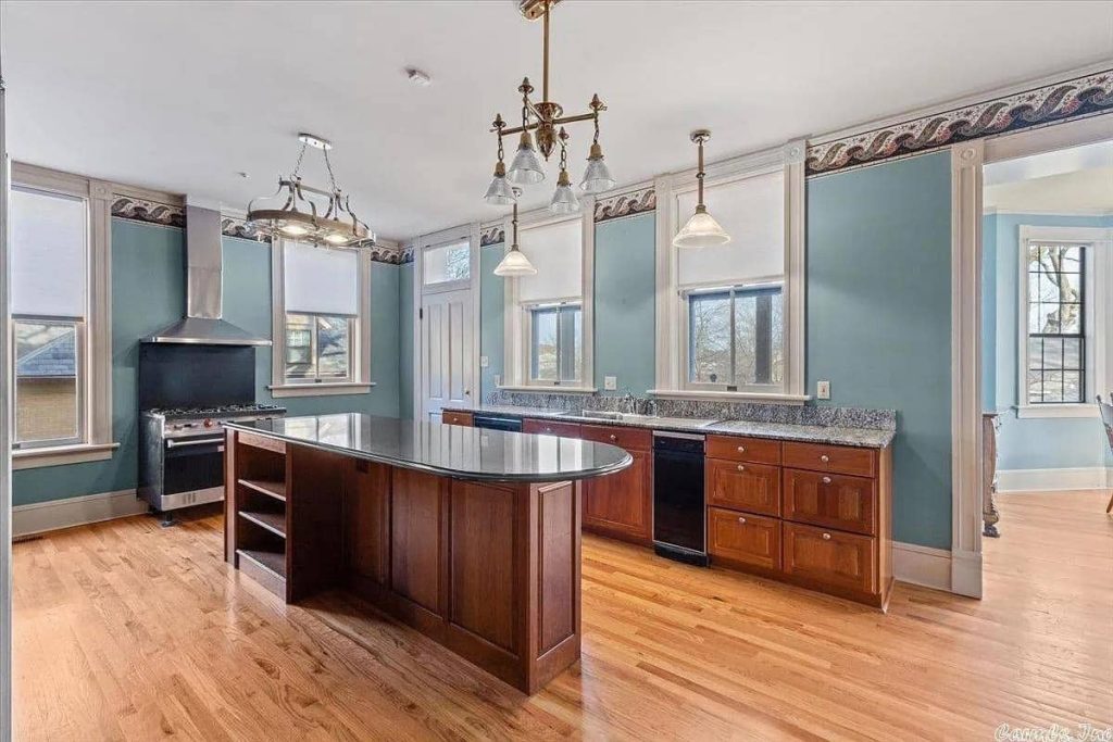 Real Estate Round Up: A Turn of The Century Gem, Turville Grange, and ...