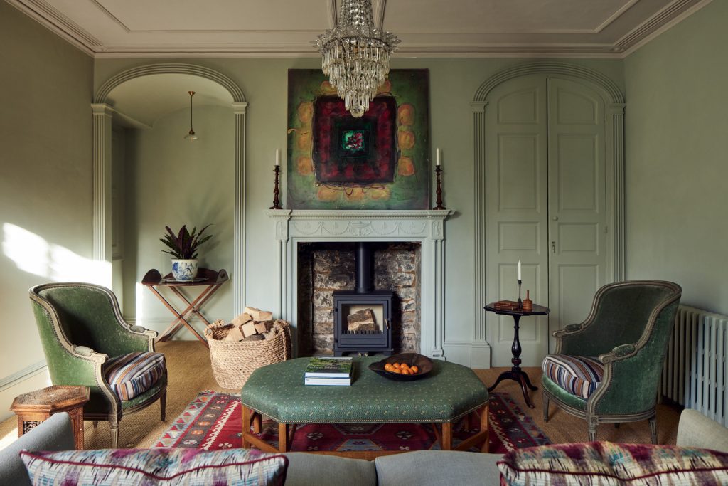 On The Market: 17th Century Newton House - The Glam Pad