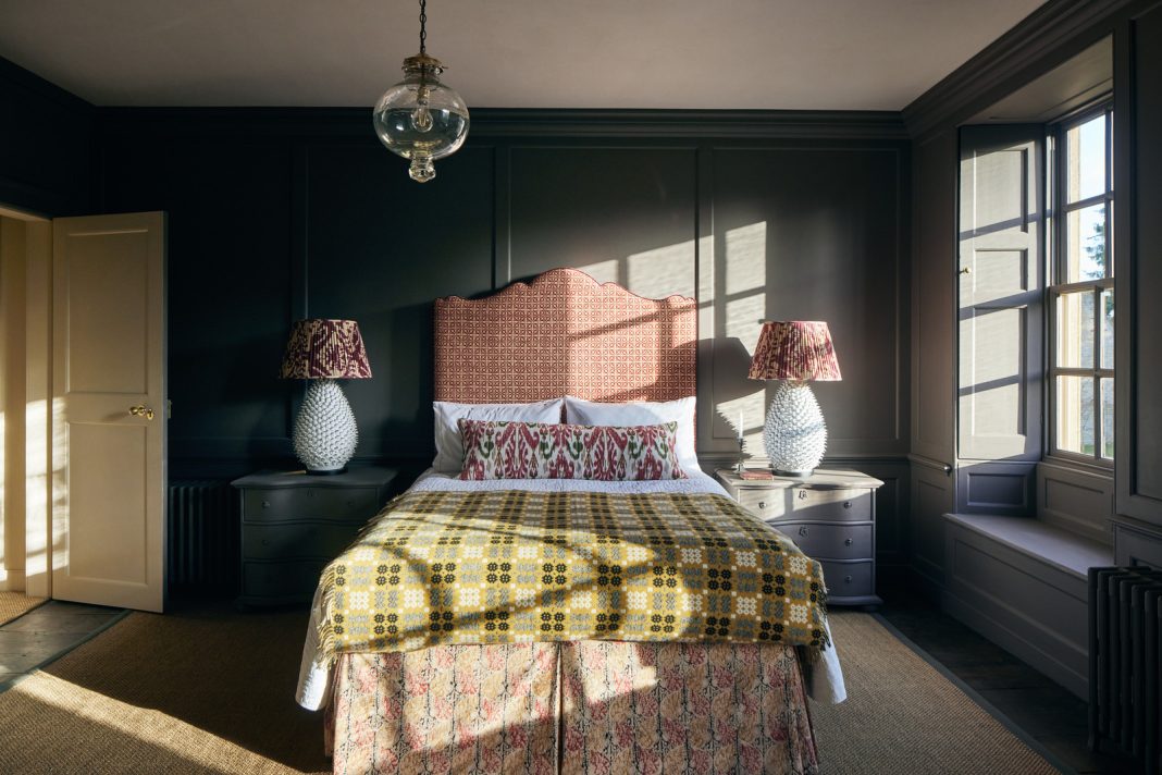 On The Market: 17th Century Newton House - The Glam Pad