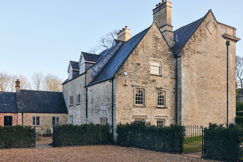On The Market: 17th Century Newton House - The Glam Pad