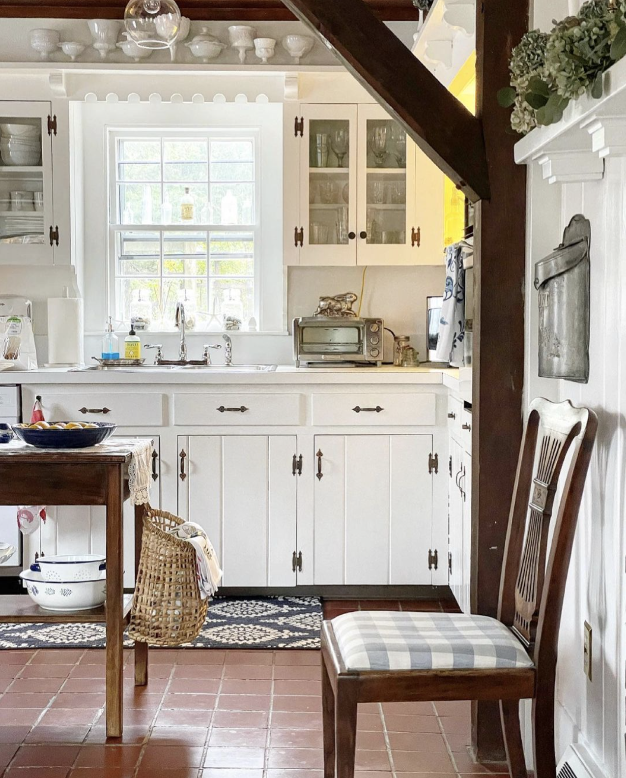cape-cod-cottage-charming-sea-captins-sea-grandma-chic-the-glam-pad ...