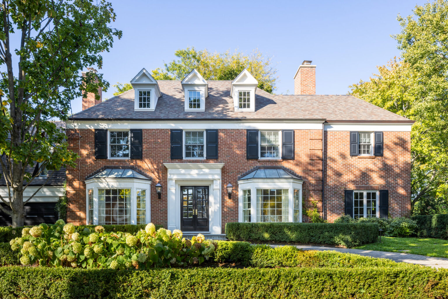 A 1940s Winnetka Georgian gets a Classic Update - The Glam Pad