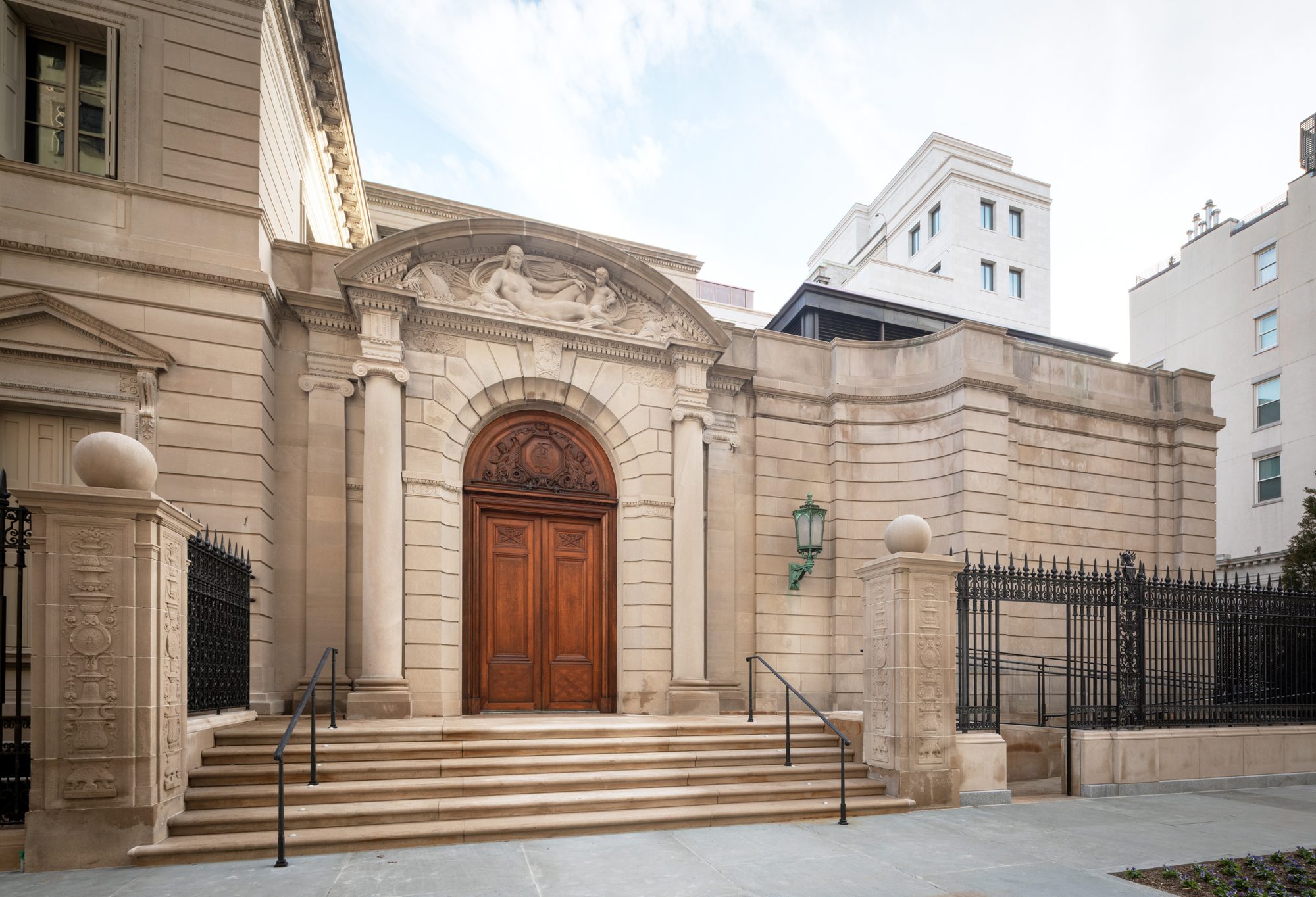 4 - 70th Street Entrance - The Glam Pad