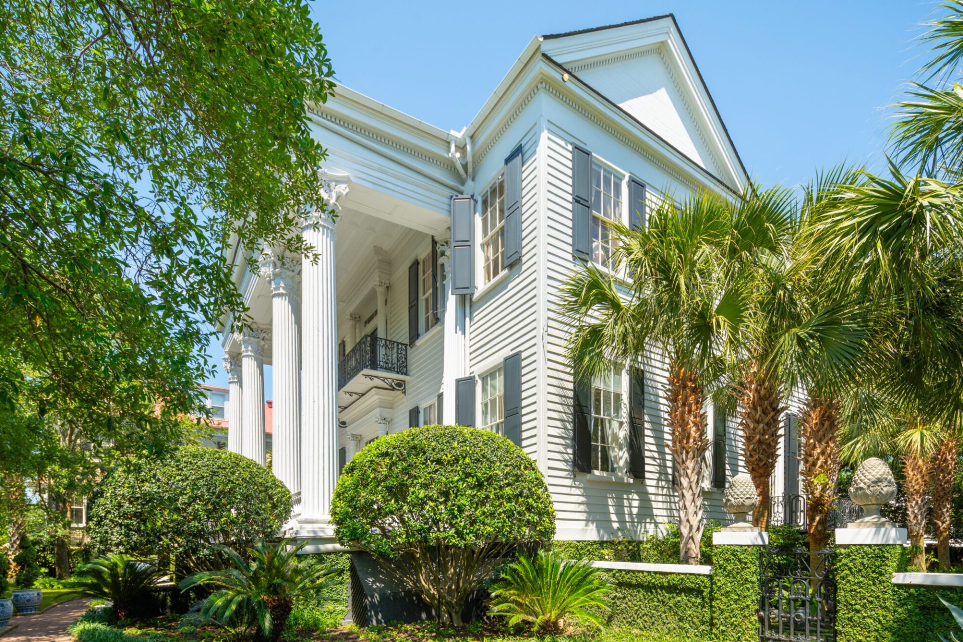 Step Inside Carolyne Roehm's Exquisite Charleston Home - The Glam Pad