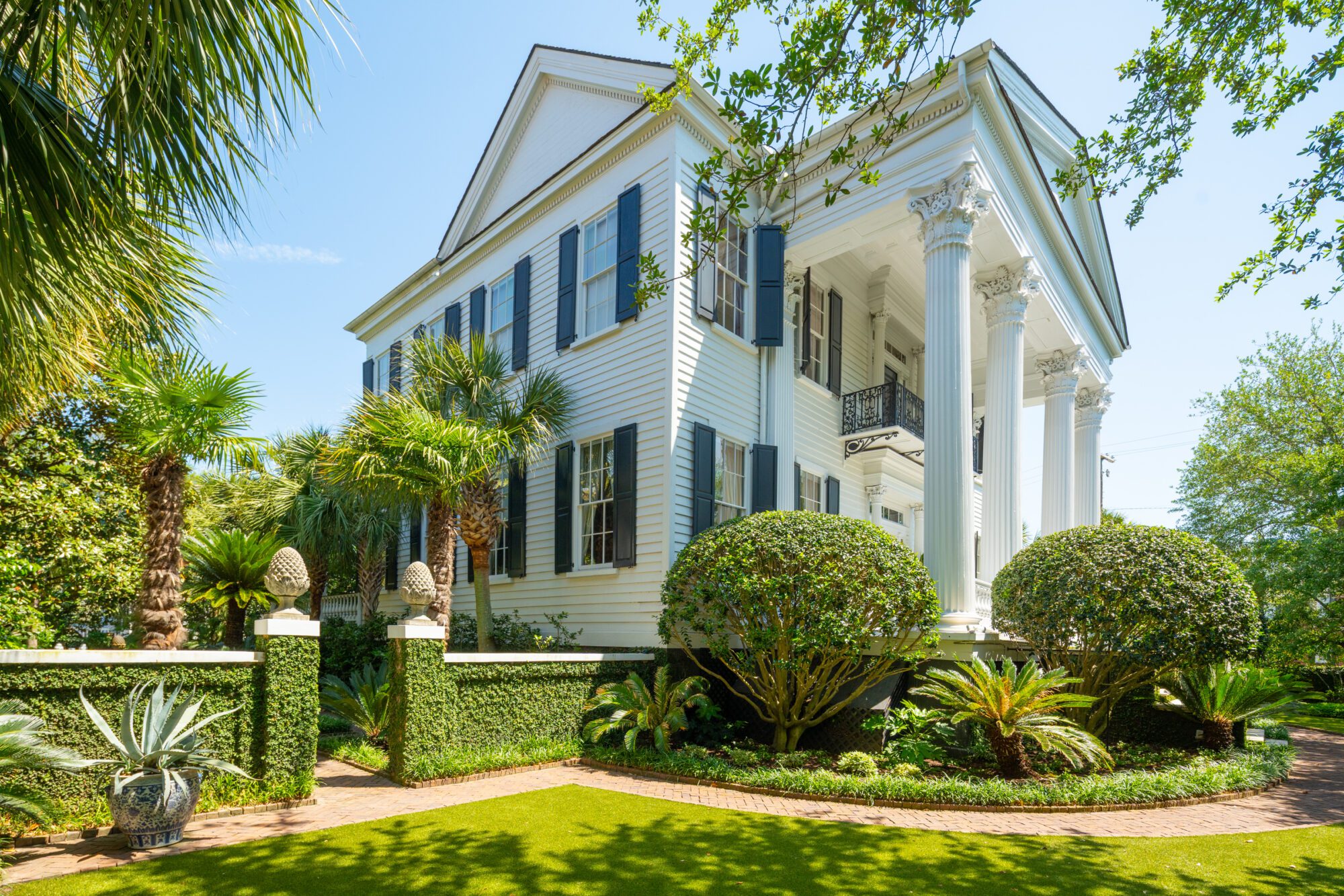 Step Inside Carolyne Roehm's Exquisite Charleston Home - The Glam Pad