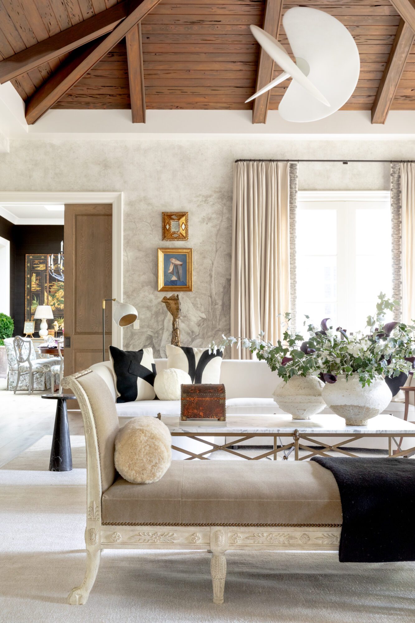 Tara Shaw-living room_Leslee Mitchell photo - The Glam Pad