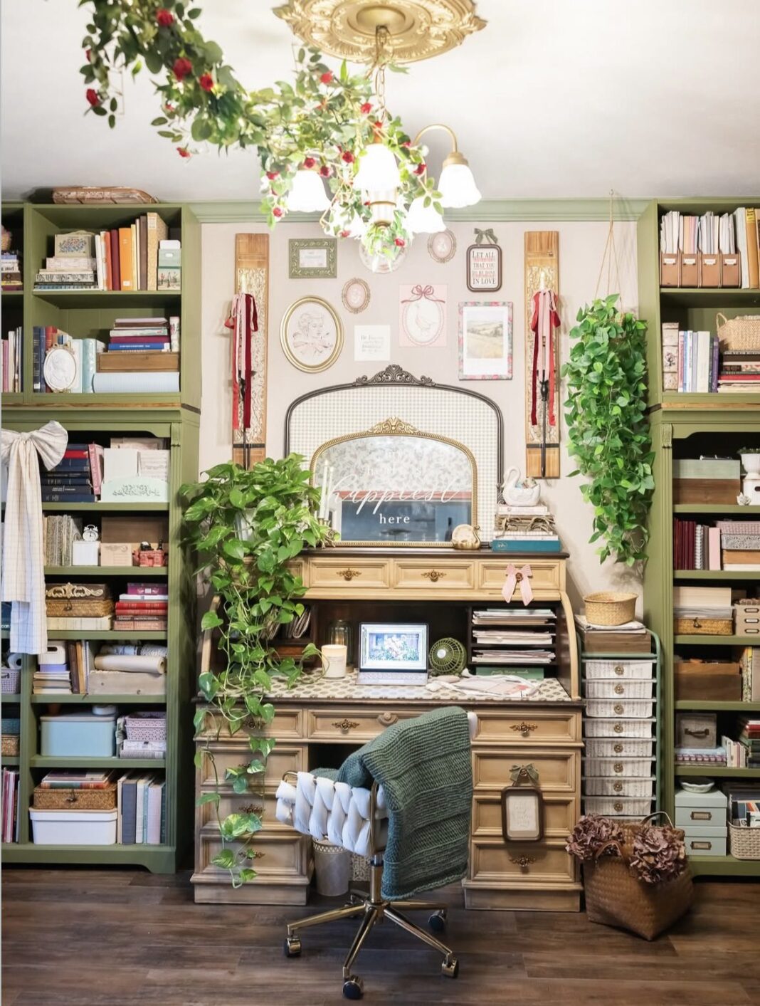 Step Inside A Beautiful Home Studio and Journaling Ministry - The Glam Pad